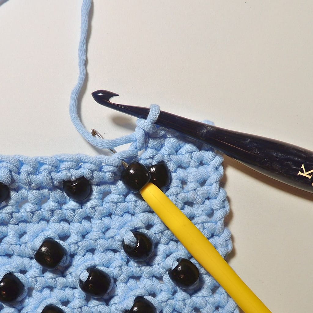 Step-by-Step Guide: Crocheting with Beads