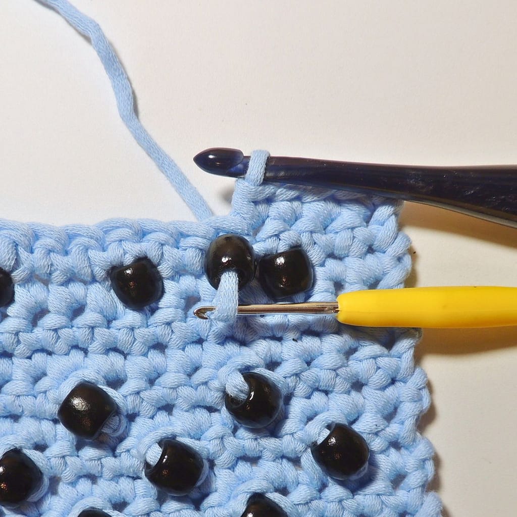 Step-by-Step Guide: Crocheting with Beads