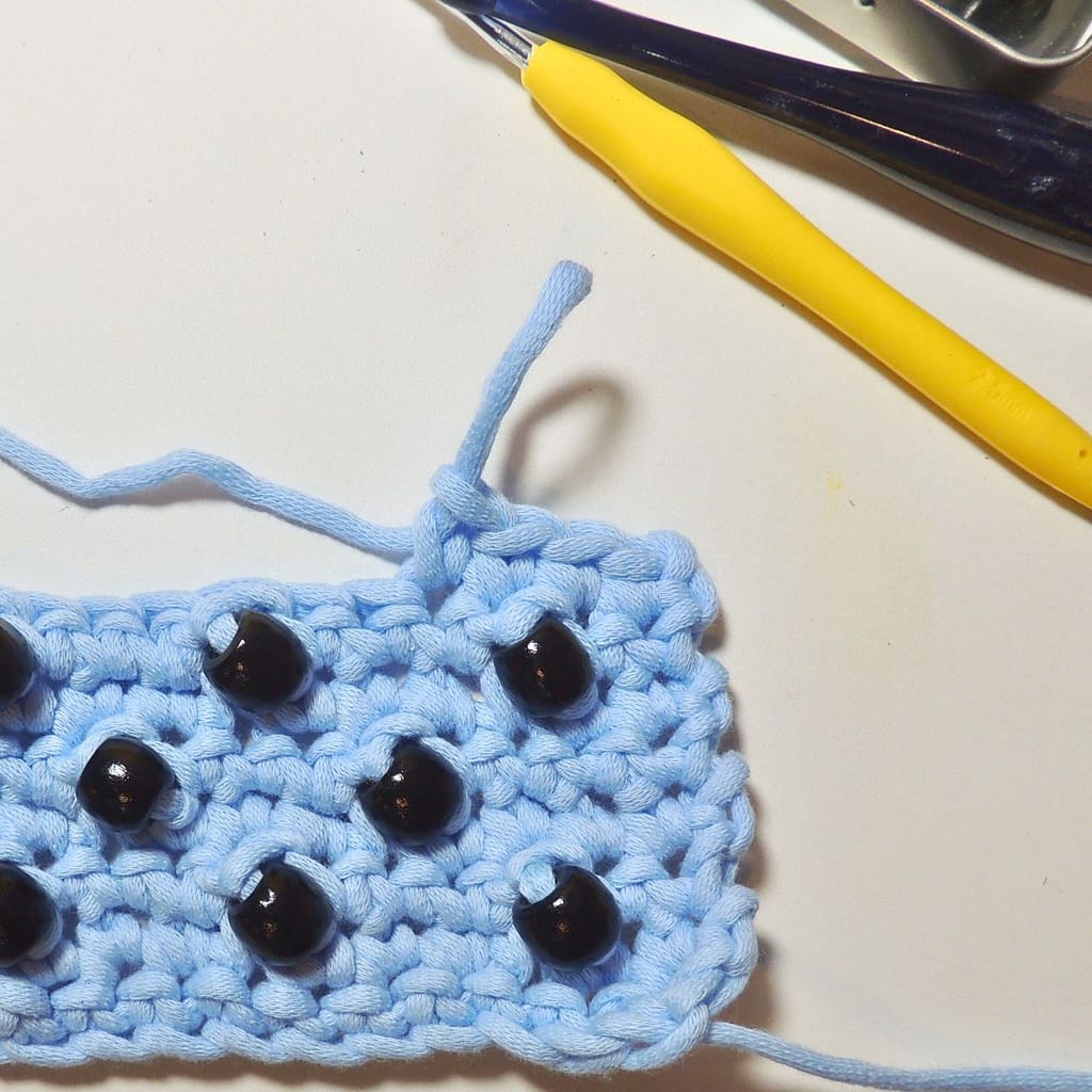 Step-by-Step Guide: Crocheting with Beads