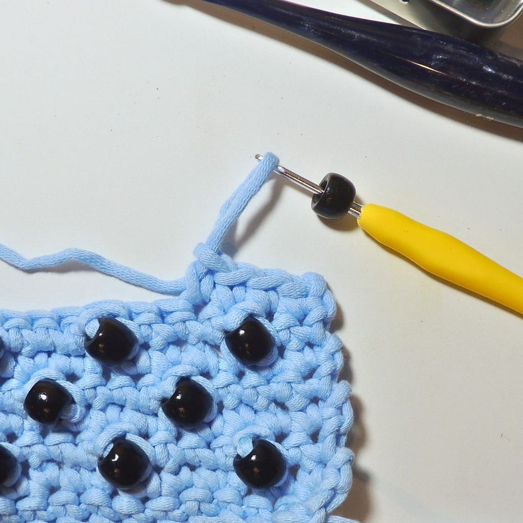 Step-by-Step Guide: Crocheting with Beads