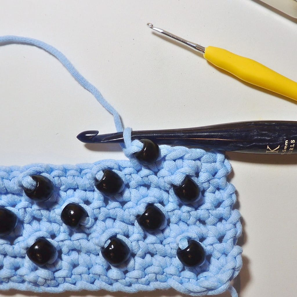 Step-by-Step Guide: Crocheting with Beads