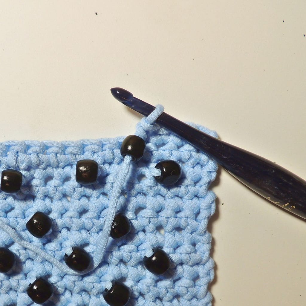 Step-by-Step Guide: Crocheting with Beads