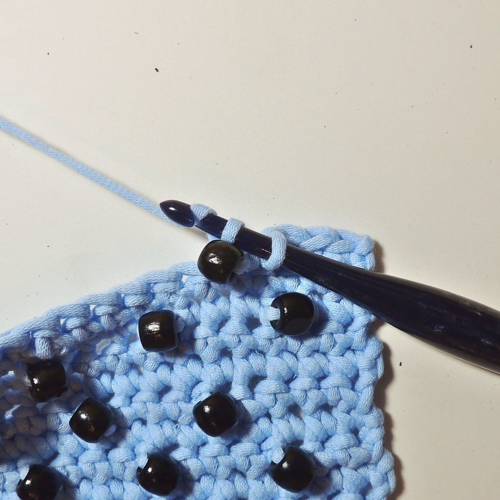 Step-by-Step Guide: Crocheting with Beads