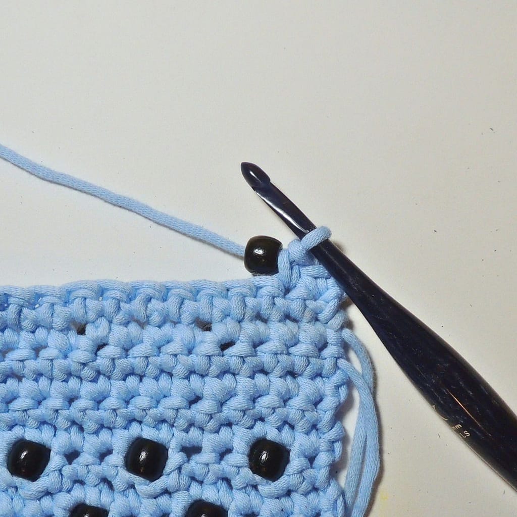 Step-by-Step Guide: Crocheting with Beads