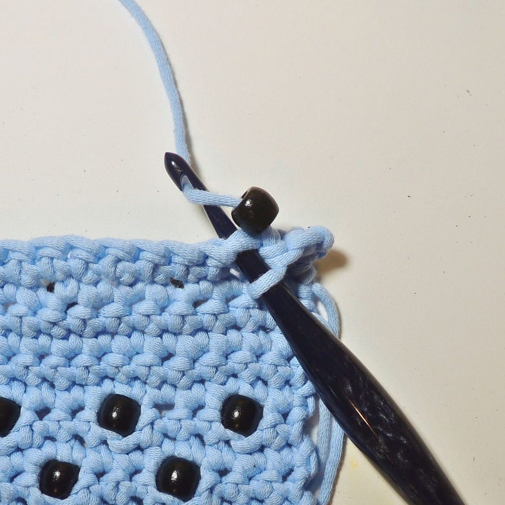 Step-by-Step Guide: Crocheting with Beads