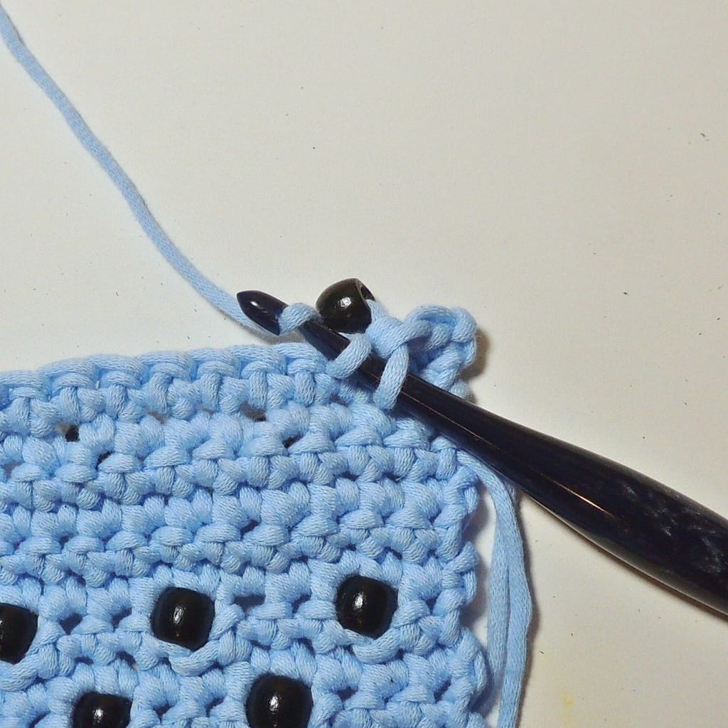 Step-by-Step Guide: Crocheting with Beads